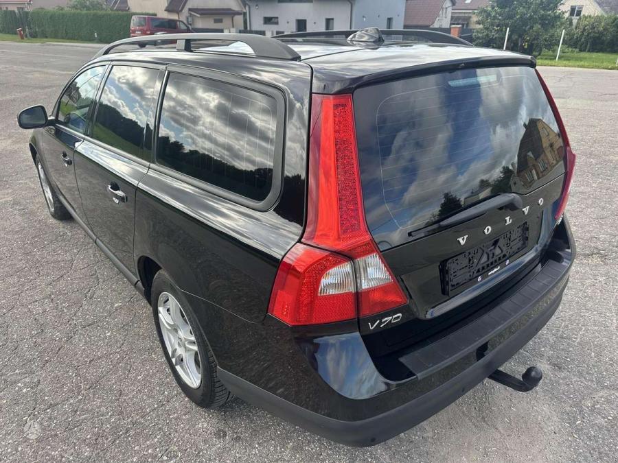 Black Volvo V70 2010 in Siauliai, with an engine capacity of 2.00 L and mileage of 280 thousand km for 3950 €, photo 12 on AUTOMOTO.COM.LV