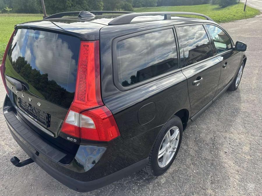 Black Volvo V70 2010 in Siauliai, with an engine capacity of 2.00 L and mileage of 280 thousand km for 3950 €, photo 13 on AUTOMOTO.COM.LV