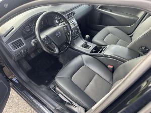 Black Volvo V70 2010 in Siauliai, with an engine capacity of 2.00 L and mileage of 280 thousand km for 3950 €, photo 14 on AUTOMOTO.COM.LV