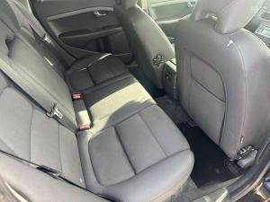 Black Volvo V70 2010 in Siauliai, with an engine capacity of 2.00 L and mileage of 280 thousand km for 3950 €, photo 17 on AUTOMOTO.COM.LV