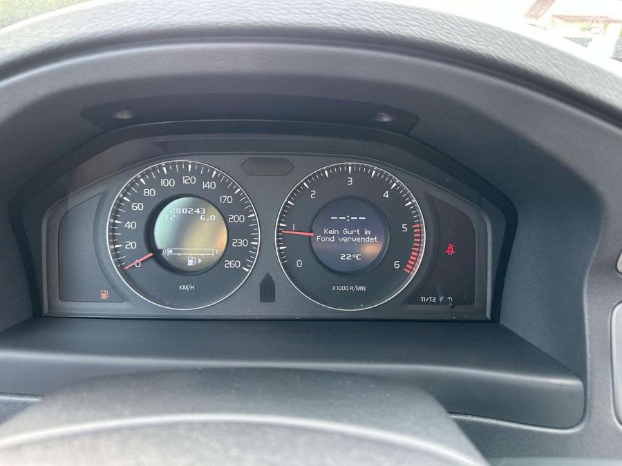 Black Volvo V70 2010 in Siauliai, with an engine capacity of 2.00 L and mileage of 280 thousand km for 3950 €, photo 18 on AUTOMOTO.COM.LV