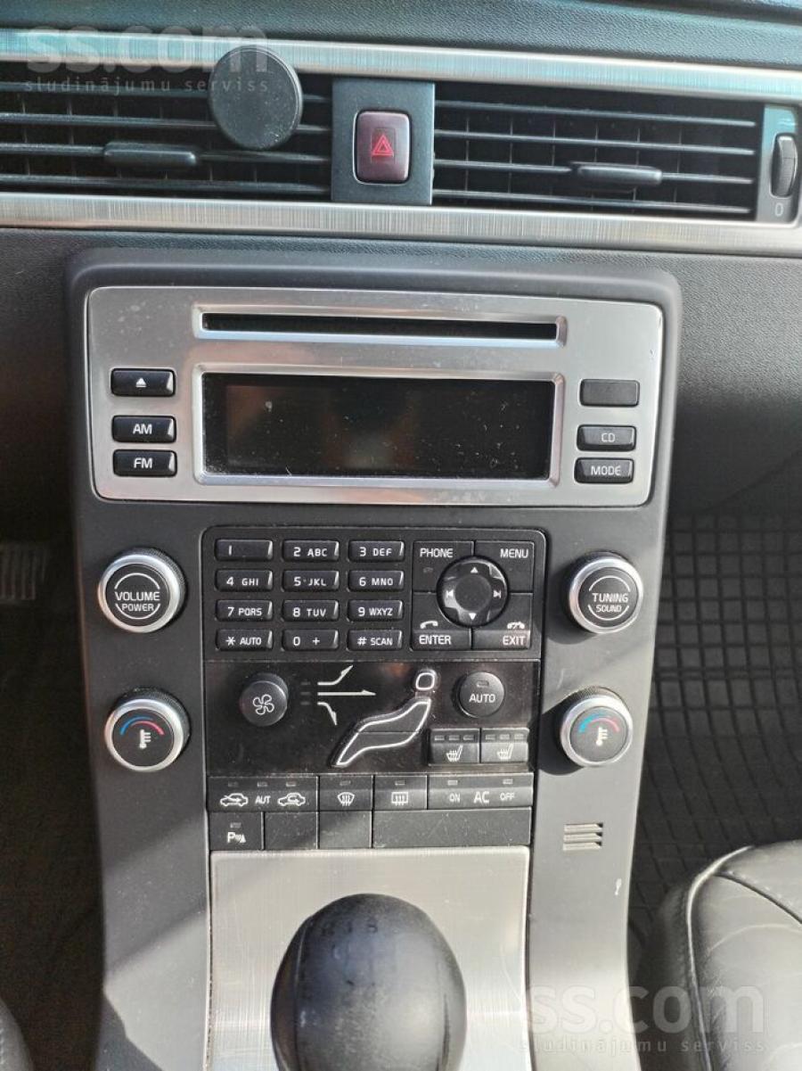Melns Volvo V70 2010 Jelgava, ar dzinēja tilpumu 2.00 L un nobraukumu 327 tūkst. km par 3200 €, foto 11 vietnē AUTOMOTO.COM.LV