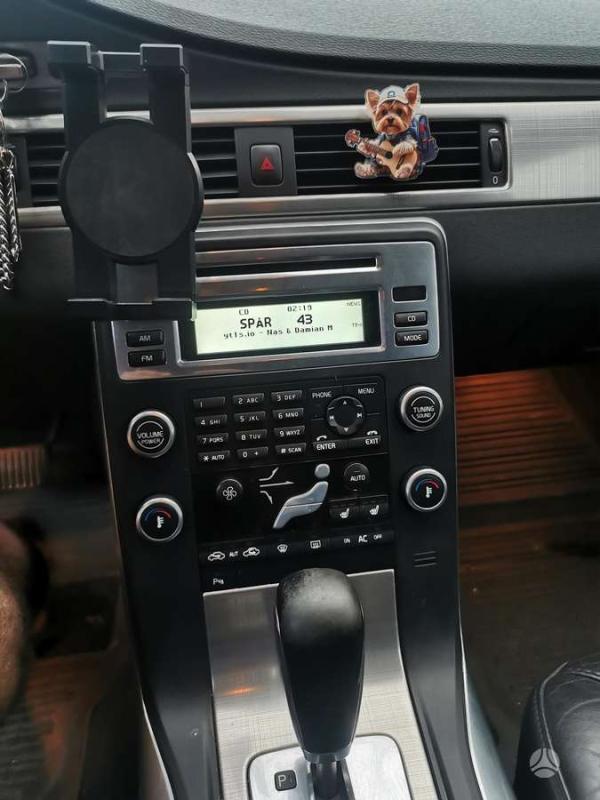 Black Volvo V70 2010 in Mazeikiai, with an engine capacity of 2.40 L and mileage of 400 thousand km for 4900 €, photo 2 on AUTOMOTO.COM.LV