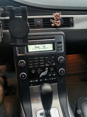 Black Volvo V70 2010 in Mazeikiai, with an engine capacity of 2.40 L and mileage of 400 thousand km for 4900 €, photo 3 on AUTOMOTO.COM.LV