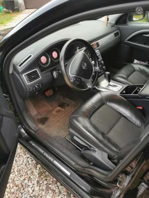 Black Volvo V70 2010 in Mazeikiai, with an engine capacity of 2.40 L and mileage of 400 thousand km for 4900 €, photo 5 on AUTOMOTO.COM.LV