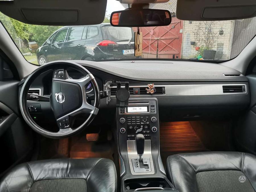 Black Volvo V70 2010 in Mazeikiai, with an engine capacity of 2.40 L and mileage of 400 thousand km for 4900 €, photo 6 on AUTOMOTO.COM.LV