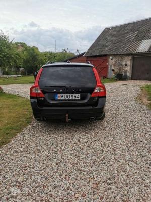 Black Volvo V70 2010 in Mazeikiai, with an engine capacity of 2.40 L and mileage of 400 thousand km for 4900 €, photo 8 on AUTOMOTO.COM.LV