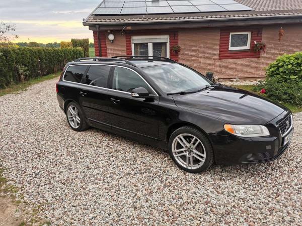 Black Volvo V70 2010 in Mazeikiai, with an engine capacity of 2.40 L and mileage of 400 thousand km for 4900 €, photo 8 on AUTOMOTO.COM.LV
