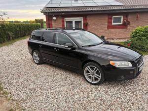 Black Volvo V70 2010 in Mazeikiai, with an engine capacity of 2.40 L and mileage of 400 thousand km for 4900 €, photo 9 on AUTOMOTO.COM.LV