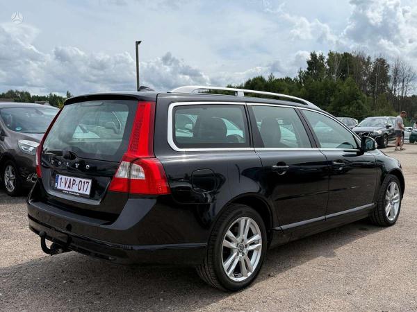 Black Volvo V70 2010 in Utena, with an engine capacity of 2.00 L and mileage of 320 thousand km for 3990 €, photo 5 on AUTOMOTO.COM.LV