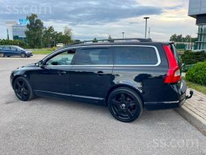 Black Volvo V70 2010 in Riga, with an engine capacity of 2.00 L and mileage of 0 thousand km for 2750 €, photo 4 on AUTOMOTO.COM.LV