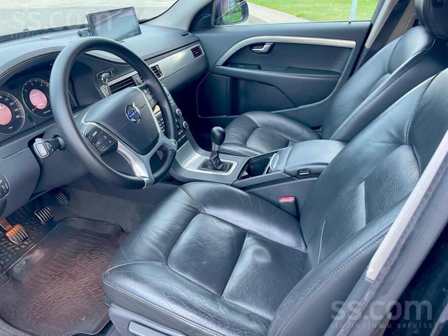 Black Volvo V70 2010 in Riga, with an engine capacity of 2.00 L and mileage of 0 thousand km for 2750 €, photo 9 on AUTOMOTO.COM.LV
