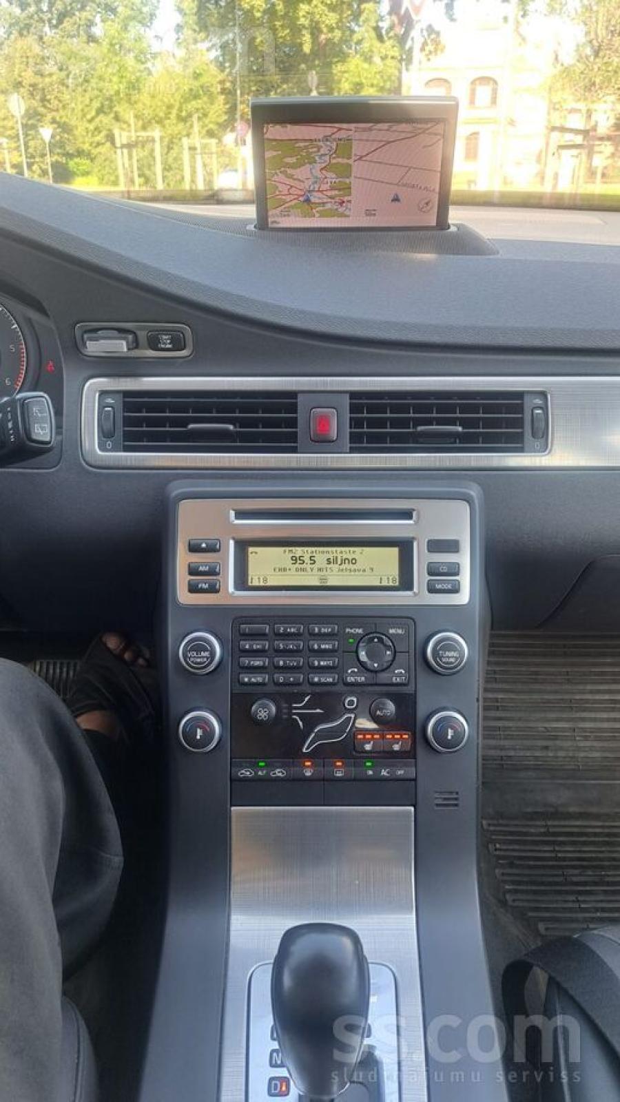 Melns Volvo V70 2010 Jelgava, ar dzinēja tilpumu 2.40 L un nobraukumu 394 tūkst. km par 3900 €, foto 7 vietnē AUTOMOTO.COM.LV