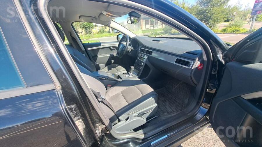 Melns Volvo V70 2010 Jelgava, ar dzinēja tilpumu 2.40 L un nobraukumu 394 tūkst. km par 3900 €, foto 9 vietnē AUTOMOTO.COM.LV