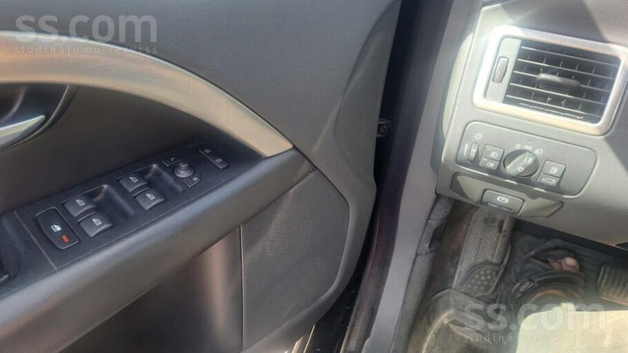 Melns Volvo V70 2010 Jelgava, ar dzinēja tilpumu 2.40 L un nobraukumu 394 tūkst. km par 3900 €, foto 10 vietnē AUTOMOTO.COM.LV