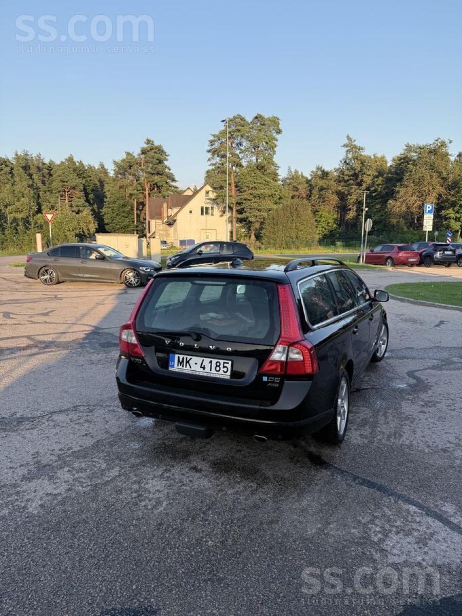 Melns Volvo V70 2010 Rīga, ar dzinēja tilpumu 2.40 L un nobraukumu 245 tūkst. km par 5500 €, foto 5 vietnē AUTOMOTO.COM.LV