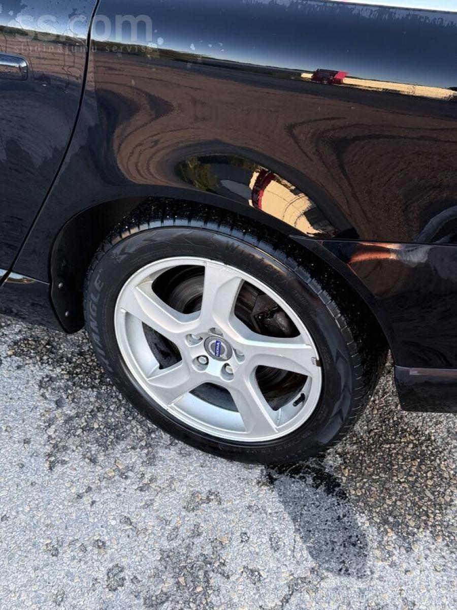 Melns Volvo V70 2010 Rīga, ar dzinēja tilpumu 2.40 L un nobraukumu 245 tūkst. km par 5500 €, foto 6 vietnē AUTOMOTO.COM.LV