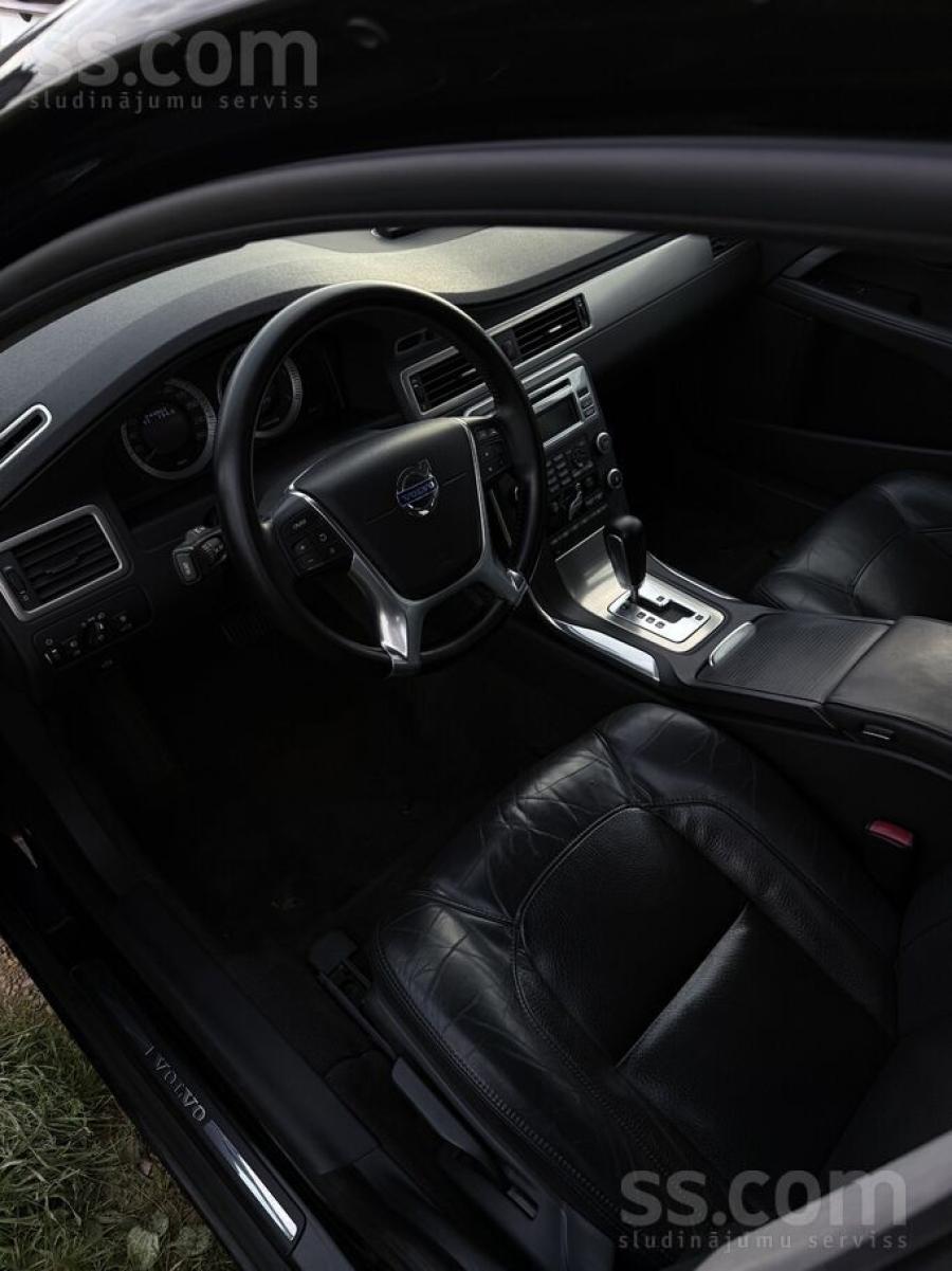 Melns Volvo V70 2010 Rīga, ar dzinēja tilpumu 2.40 L un nobraukumu 245 tūkst. km par 5500 €, foto 7 vietnē AUTOMOTO.COM.LV