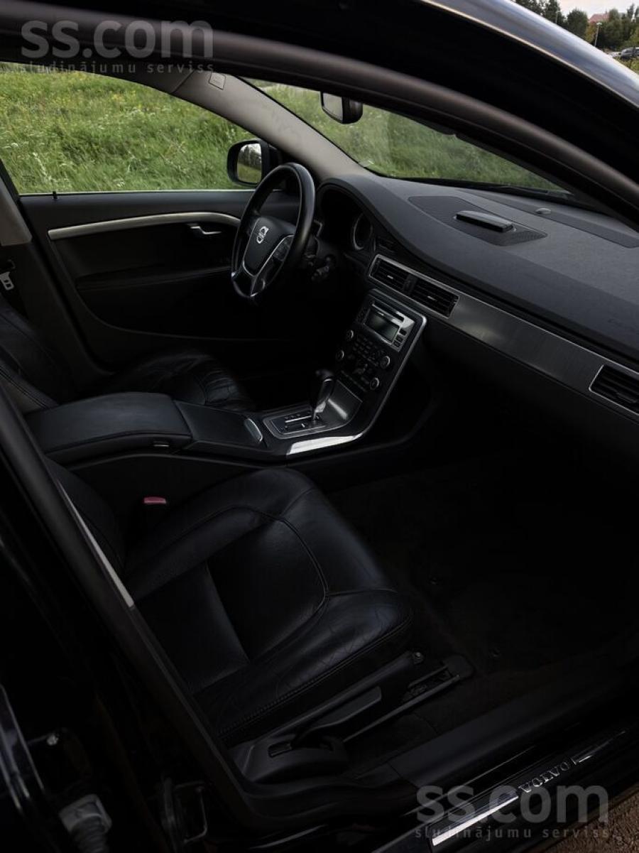 Melns Volvo V70 2010 Rīga, ar dzinēja tilpumu 2.40 L un nobraukumu 245 tūkst. km par 5500 €, foto 8 vietnē AUTOMOTO.COM.LV