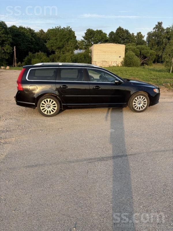 Melns Volvo V70 2010 Dobele, ar dzinēja tilpumu 2.40 L un nobraukumu 298 tūkst. km par 4900 €, foto 5 vietnē AUTOMOTO.COM.LV