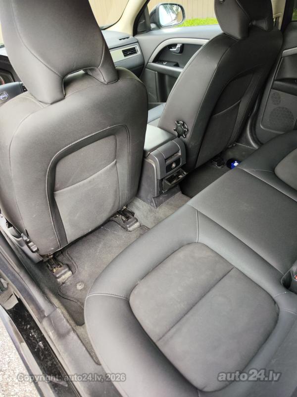 Black Volvo V70 2010 in Tallinn, with an engine capacity of 2.00 L and mileage of 162 thousand km for 6800 €, photo 11 on AUTOMOTO.COM.LV