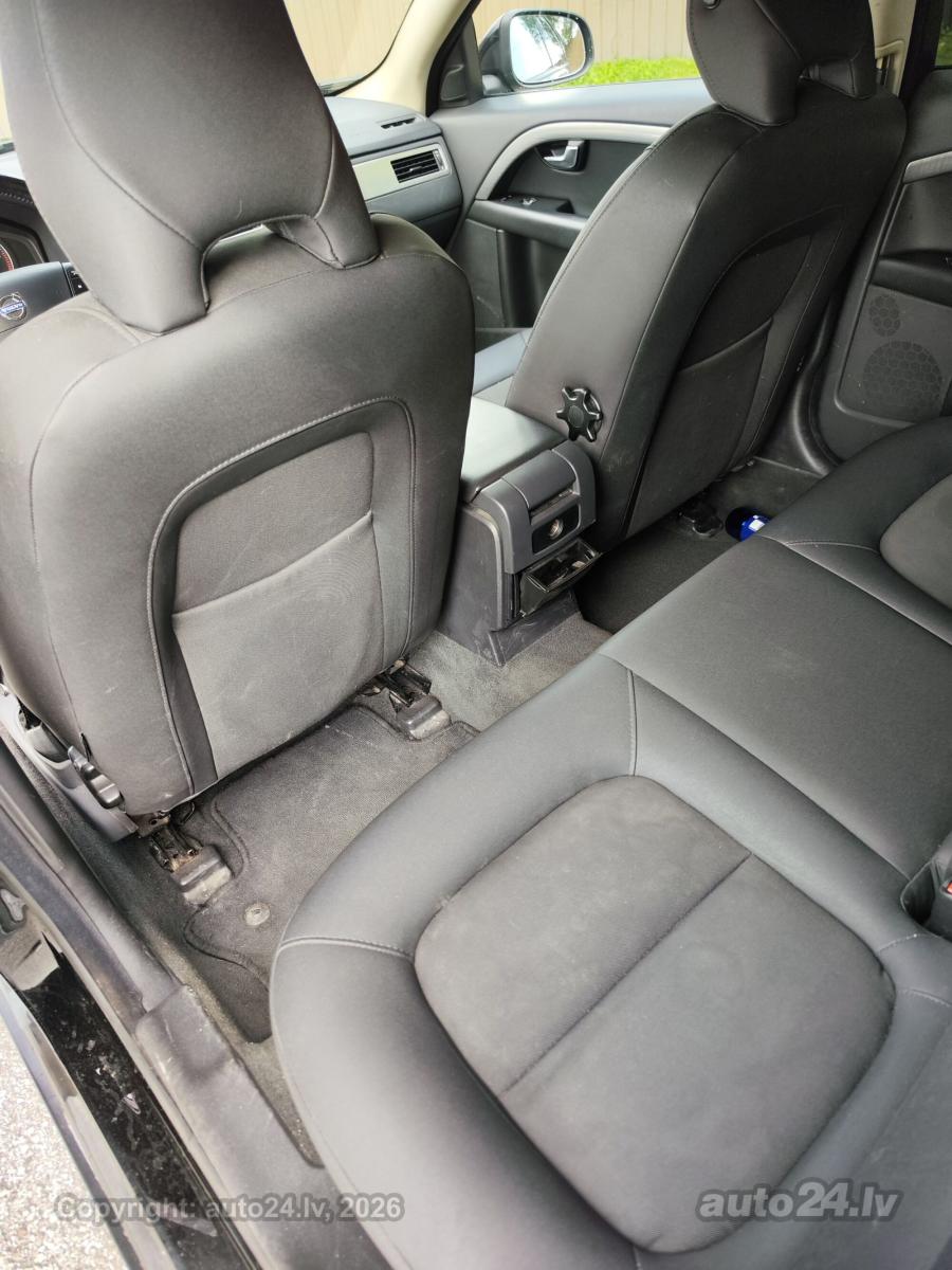 Melns Volvo V70 2010 Tallina, ar dzinēja tilpumu 2.00 L un nobraukumu 162 tūkst. km par 6800 €, foto 11 vietnē AUTOMOTO.COM.LV