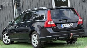Black Volvo V70 2010 in Riga, with an engine capacity of 2.40 L and mileage of 352 thousand km for 3650 €, photo 4 on AUTOMOTO.COM.LV