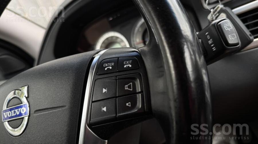 Black Volvo V70 2010 in Riga, with an engine capacity of 2.40 L and mileage of 352 thousand km for 3650 €, photo 16 on AUTOMOTO.COM.LV