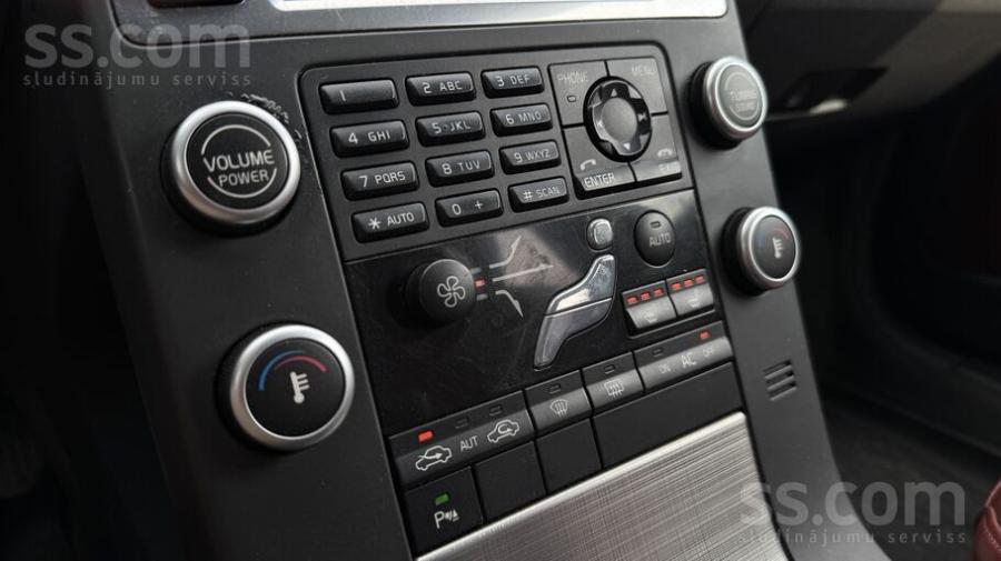 Black Volvo V70 2010 in Riga, with an engine capacity of 2.40 L and mileage of 352 thousand km for 3650 €, photo 17 on AUTOMOTO.COM.LV