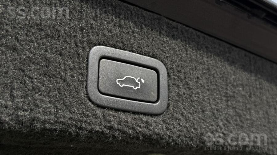 Black Volvo V70 2010 in Riga, with an engine capacity of 2.40 L and mileage of 352 thousand km for 3650 €, photo 19 on AUTOMOTO.COM.LV