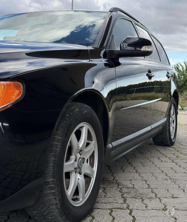 Black Volvo V70 2010 in Vilnius, with an engine capacity of 2.00 L and mileage of 314 thousand km for 3999 €, photo 5 on AUTOMOTO.COM.LV