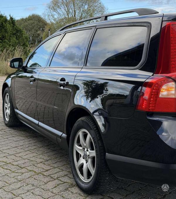 Black Volvo V70 2010 in Vilnius, with an engine capacity of 2.00 L and mileage of 314 thousand km for 3999 €, photo 6 on AUTOMOTO.COM.LV
