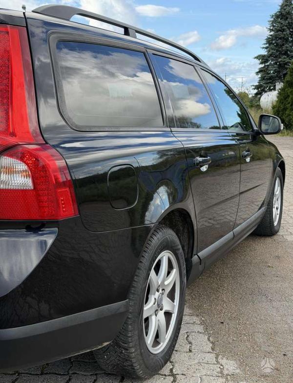 Black Volvo V70 2010 in Vilnius, with an engine capacity of 2.00 L and mileage of 314 thousand km for 3999 €, photo 7 on AUTOMOTO.COM.LV