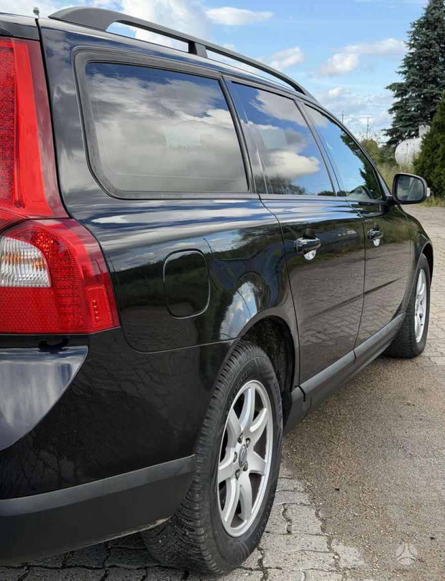 Black Volvo V70 2010 in Vilnius, with an engine capacity of 2.00 L and mileage of 314 thousand km for 3999 €, photo 7 on AUTOMOTO.COM.LV