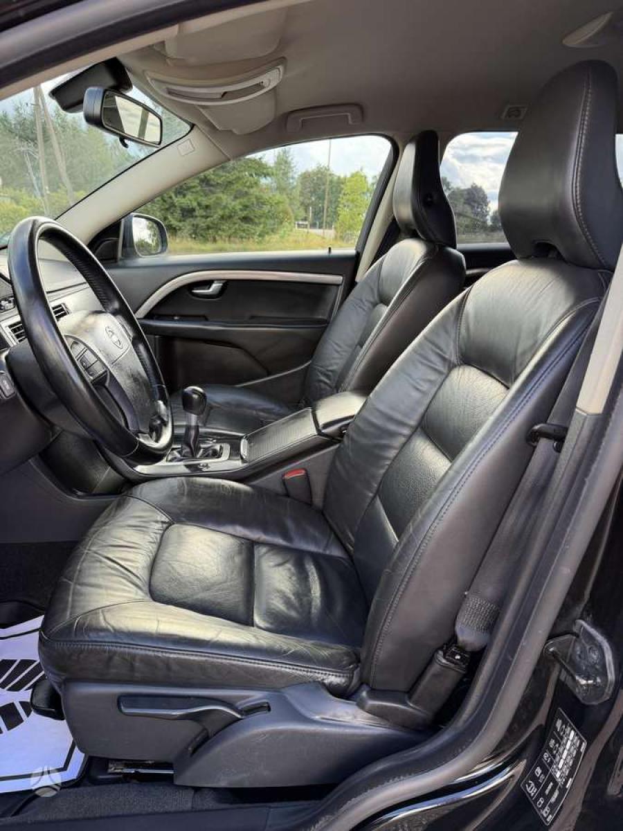 Black Volvo V70 2010 in Vilnius, with an engine capacity of 2.00 L and mileage of 314 thousand km for 3999 €, photo 16 on AUTOMOTO.COM.LV