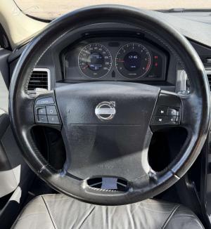 Black Volvo V70 2010 in Vilnius, with an engine capacity of 2.00 L and mileage of 314 thousand km for 3999 €, photo 18 on AUTOMOTO.COM.LV
