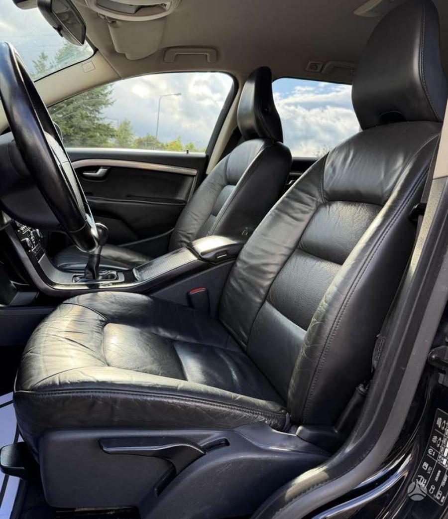 Black Volvo V70 2010 in Vilnius, with an engine capacity of 2.00 L and mileage of 314 thousand km for 3999 €, photo 20 on AUTOMOTO.COM.LV