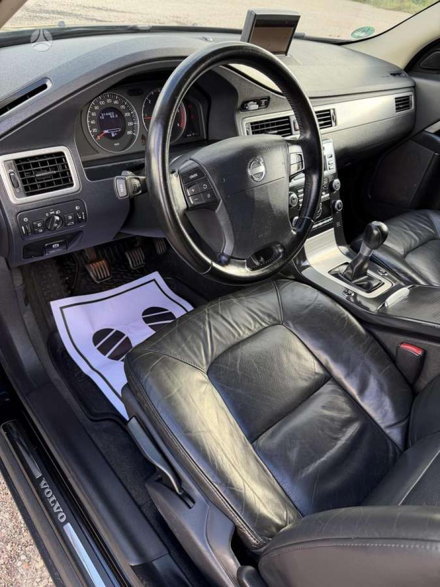 Black Volvo V70 2010 in Vilnius, with an engine capacity of 2.00 L and mileage of 314 thousand km for 3999 €, photo 21 on AUTOMOTO.COM.LV