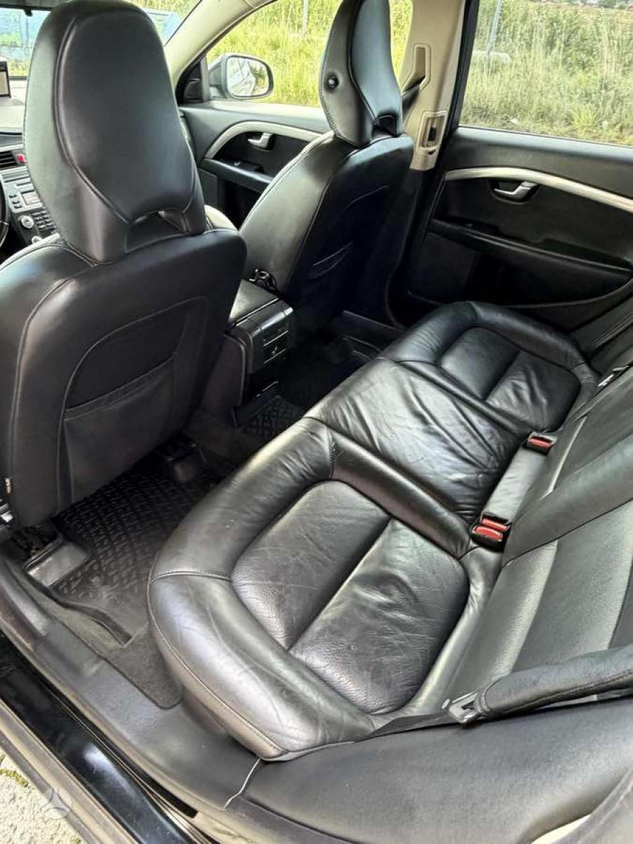 Black Volvo V70 2010 in Vilnius, with an engine capacity of 2.00 L and mileage of 314 thousand km for 3999 €, photo 23 on AUTOMOTO.COM.LV