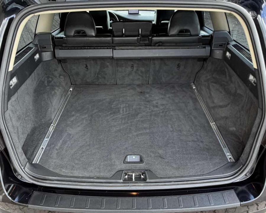 Black Volvo V70 2010 in Vilnius, with an engine capacity of 2.00 L and mileage of 314 thousand km for 3999 €, photo 25 on AUTOMOTO.COM.LV