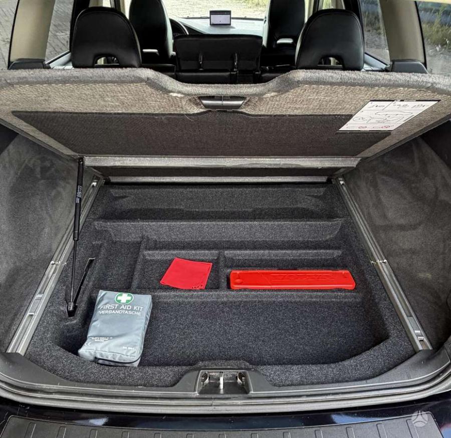 Black Volvo V70 2010 in Vilnius, with an engine capacity of 2.00 L and mileage of 314 thousand km for 3999 €, photo 26 on AUTOMOTO.COM.LV