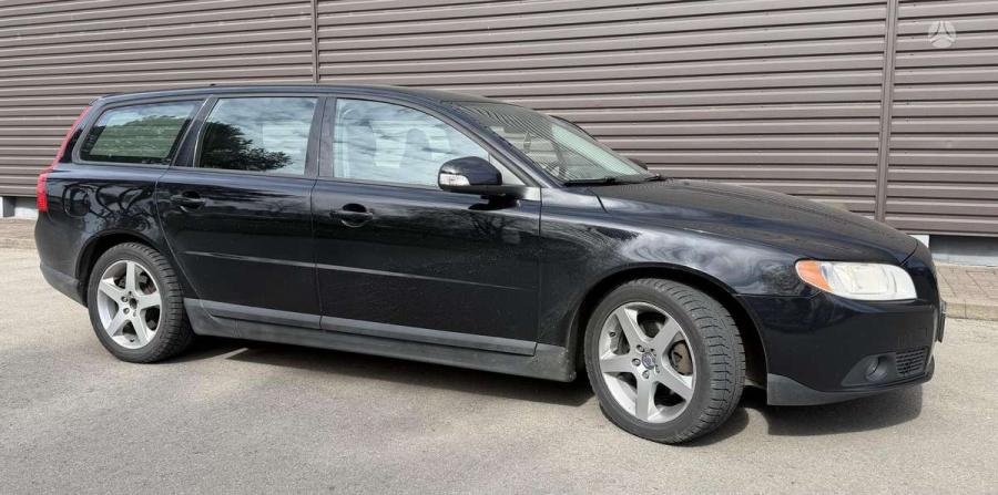 Melns Volvo V70 2010 Klaipėda, ar dzinēja tilpumu 2.00 L un nobraukumu 317 tūkst. km par 4000 €, foto 5 vietnē AUTOMOTO.COM.LV