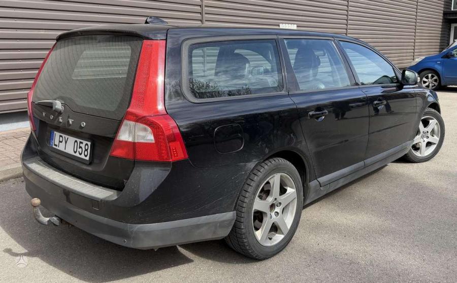Melns Volvo V70 2010 Klaipėda, ar dzinēja tilpumu 2.00 L un nobraukumu 317 tūkst. km par 4000 €, foto 8 vietnē AUTOMOTO.COM.LV
