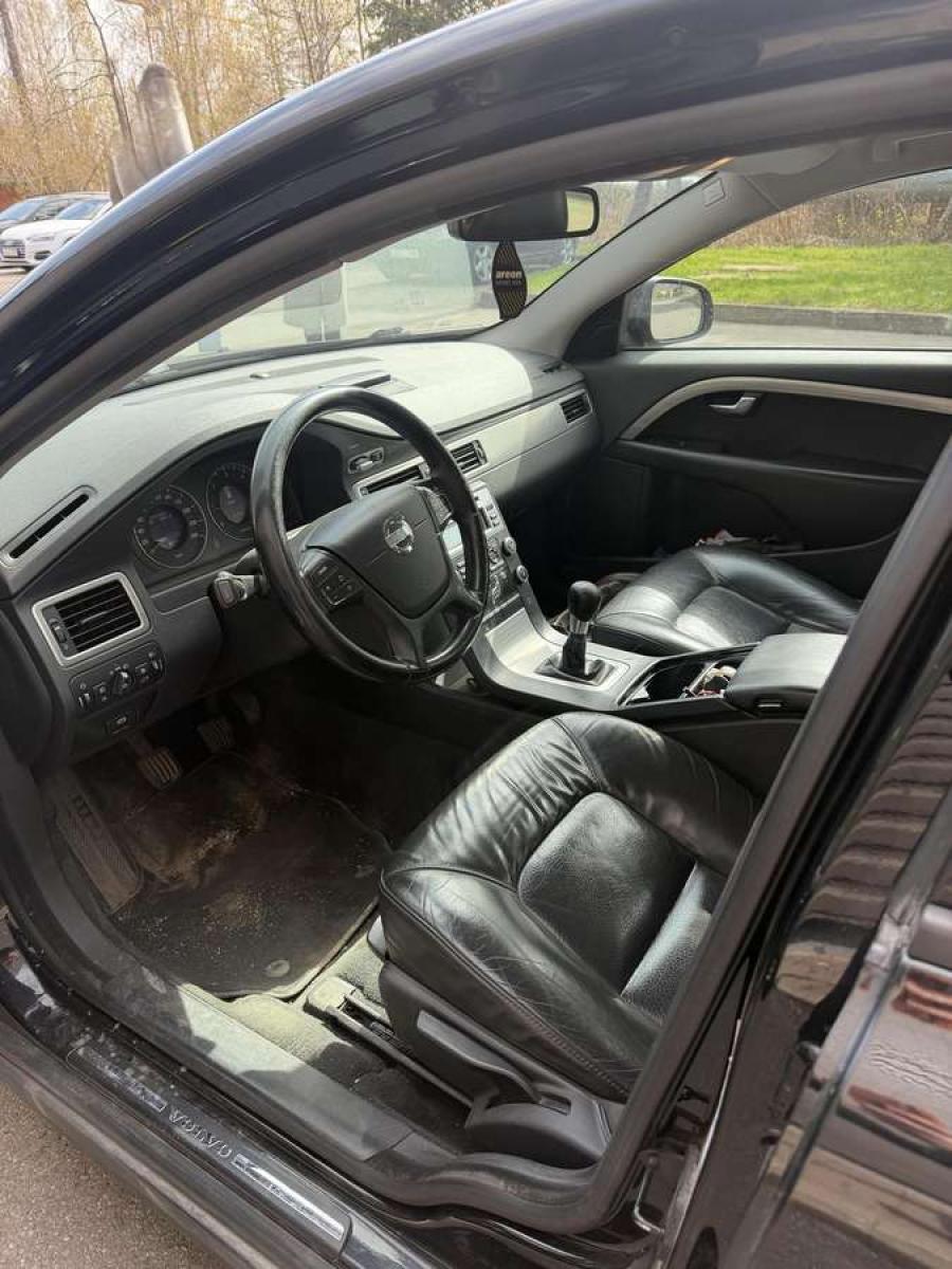 Melns Volvo V70 2010 Klaipėda, ar dzinēja tilpumu 2.00 L un nobraukumu 317 tūkst. km par 4000 €, foto 13 vietnē AUTOMOTO.COM.LV