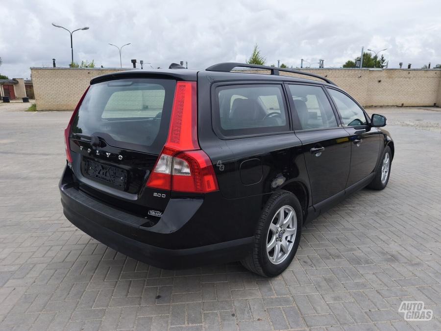 Melns Volvo V70 2010 Marijampole, ar dzinēja tilpumu 2.00 L un nobraukumu 288 tūkst. km par 3900 €, foto 4 vietnē AUTOMOTO.COM.LV