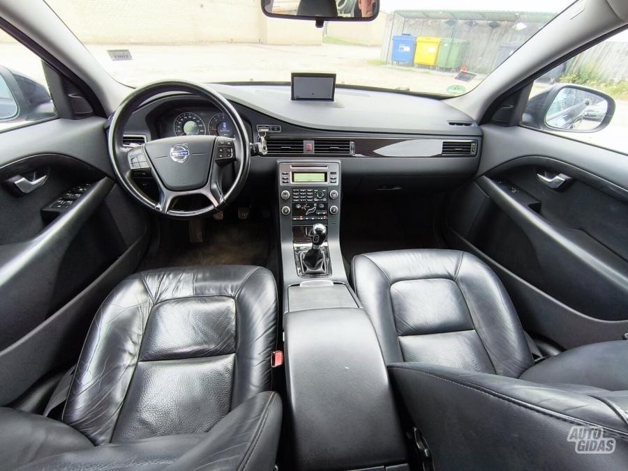 Melns Volvo V70 2010 Marijampole, ar dzinēja tilpumu 2.00 L un nobraukumu 288 tūkst. km par 3900 €, foto 8 vietnē AUTOMOTO.COM.LV