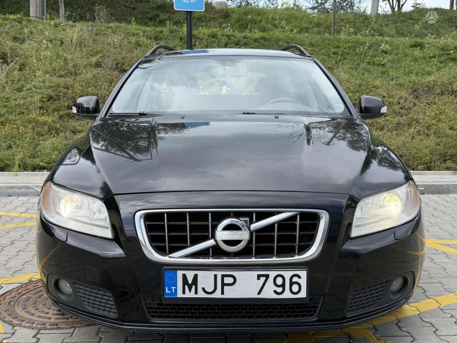 Black Volvo V70 2010 in Vilnius, with an engine capacity of 2.00 L and mileage of 351 thousand km for 3500 €, photo 3 on AUTOMOTO.COM.LV