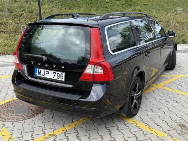 Black Volvo V70 2010 in Vilnius, with an engine capacity of 2.00 L and mileage of 351 thousand km for 3500 €, photo 5 on AUTOMOTO.COM.LV