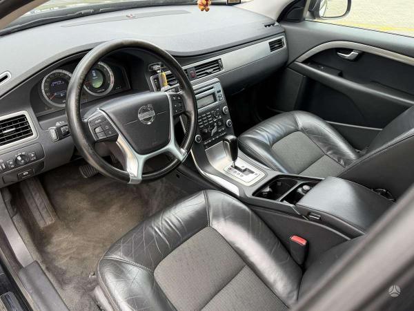 Black Volvo V70 2010 in Vilnius, with an engine capacity of 2.00 L and mileage of 351 thousand km for 3500 €, photo 8 on AUTOMOTO.COM.LV