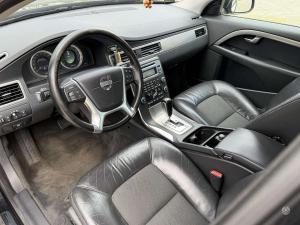 Black Volvo V70 2010 in Vilnius, with an engine capacity of 2.00 L and mileage of 351 thousand km for 3500 €, photo 8 on AUTOMOTO.COM.LV